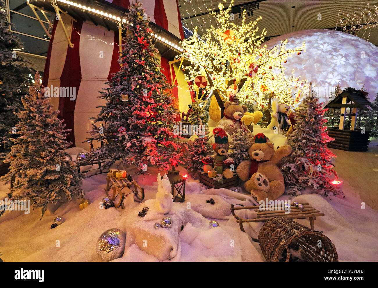 Milton keynes snow centre hi-res stock photography and images - Alamy