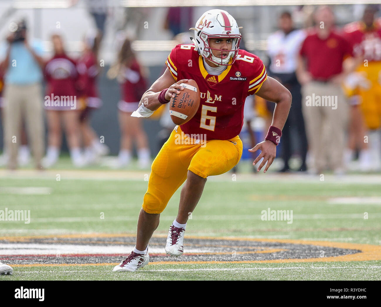 Monroe, Louisiana, USA. 24th Nov, 2018. ULM QB Caleb Evans #6 decides ...