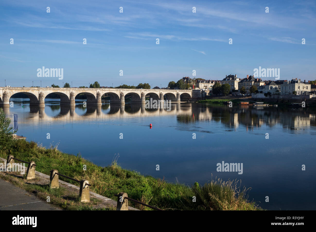 Arched road bridge hi-res stock photography and images - Alamy