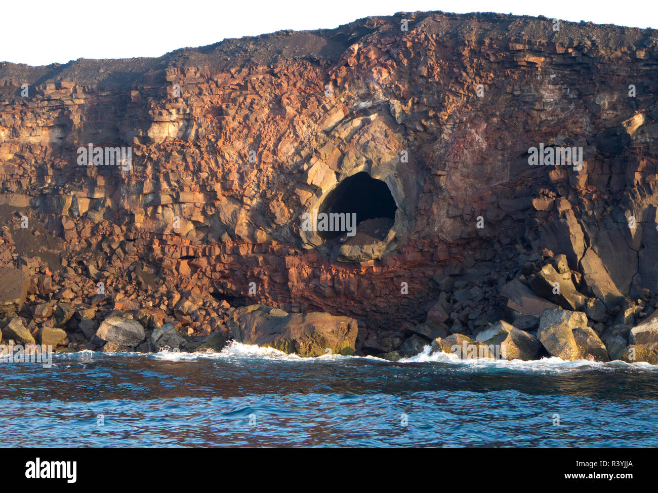 Kilauea volcano, Big Island, Hawaii, an extinct lava tube Stock Photo ...