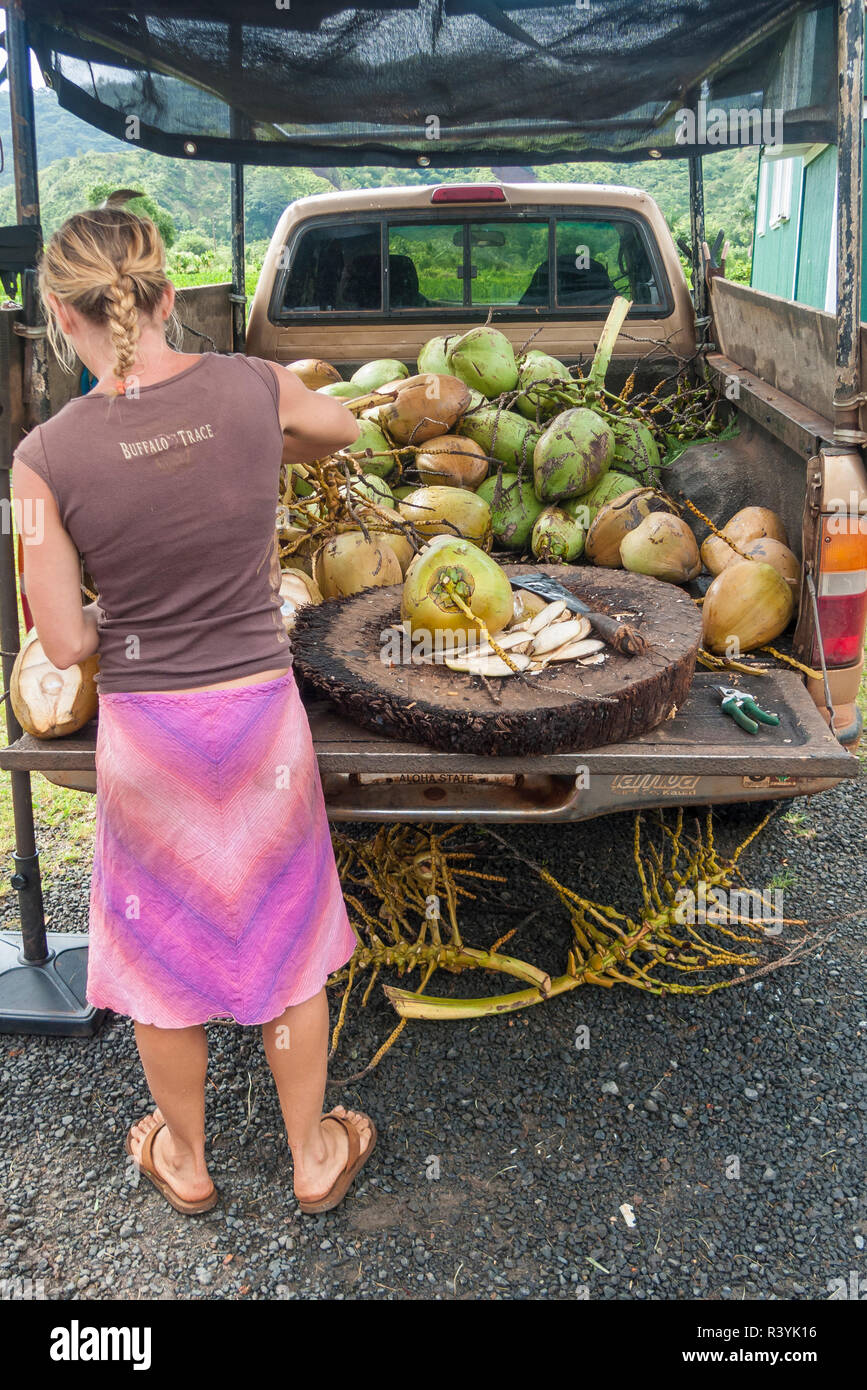 Selling coconut hi-res stock photography and images - Alamy