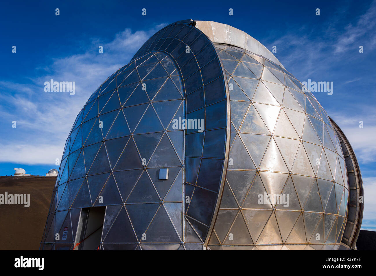 Caltech Submillimeter Observatory on the summit on Mauna Kea, Big ...