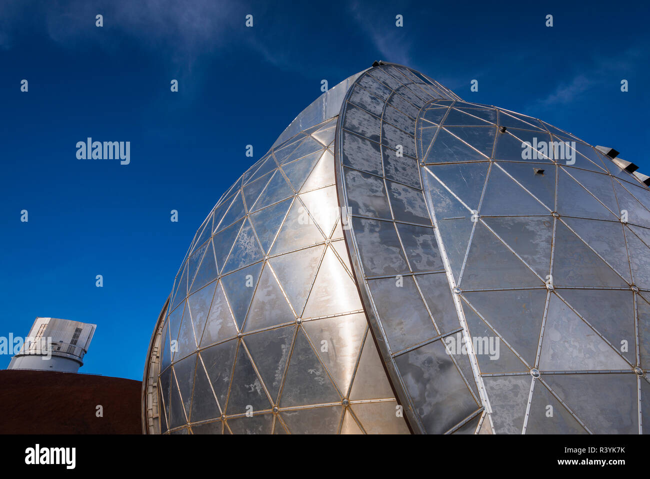 Caltech Submillimeter Observatory on the summit on Mauna Kea, Big ...