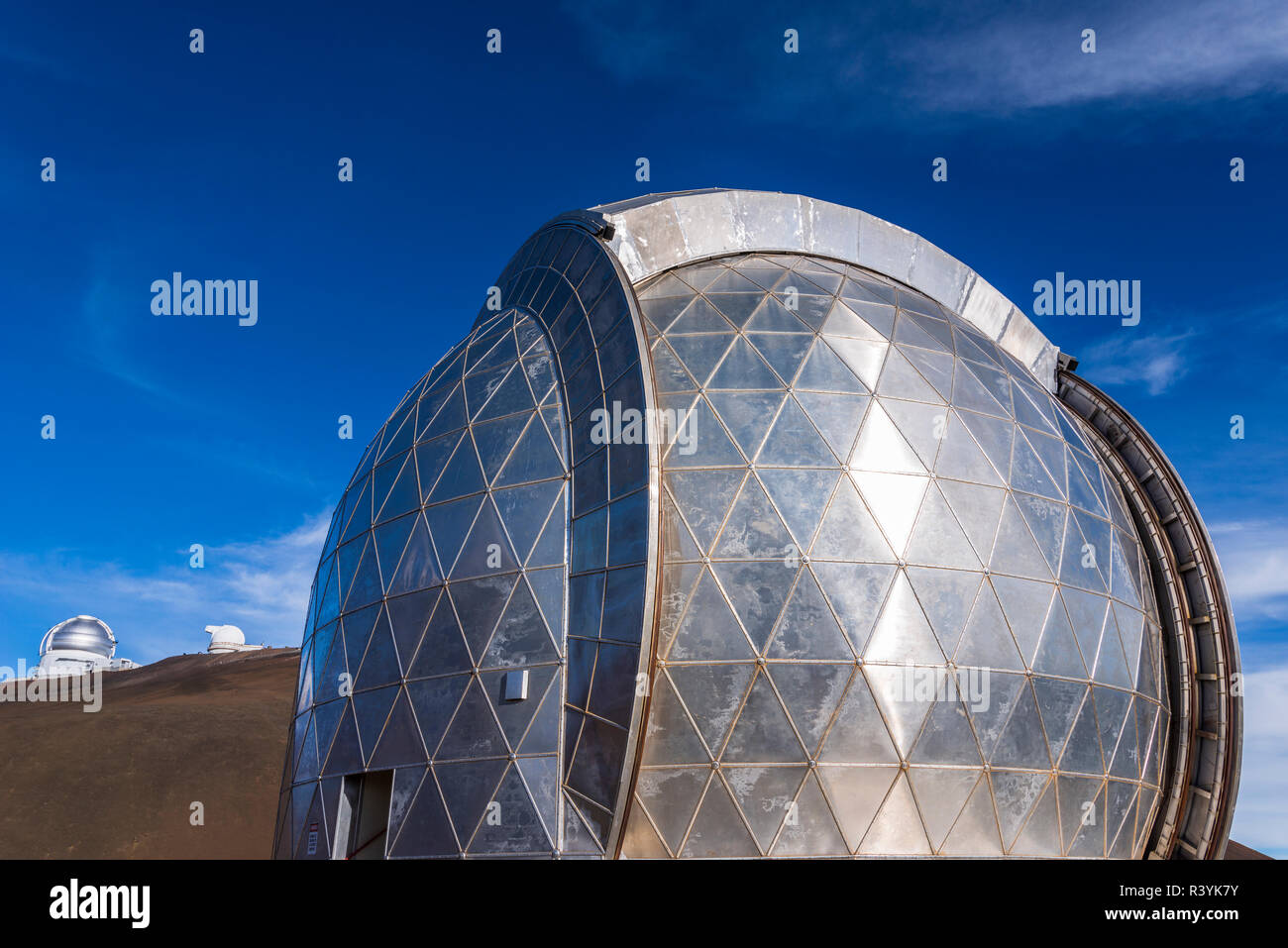Caltech Submillimeter Observatory on the summit on Mauna Kea, Big ...