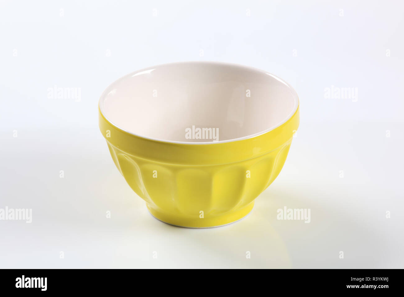 Yellow ceramic dish hi-res stock photography and images - Alamy