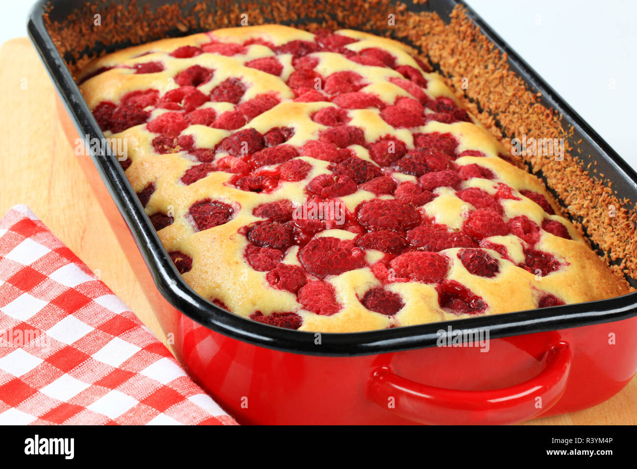 raspberry sponge cake Stock Photo - Alamy