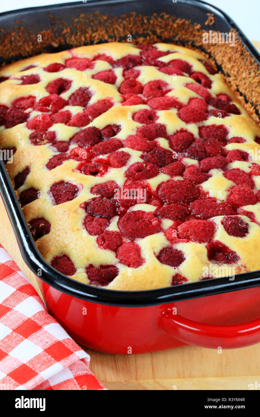 raspberry sponge cake Stock Photo - Alamy