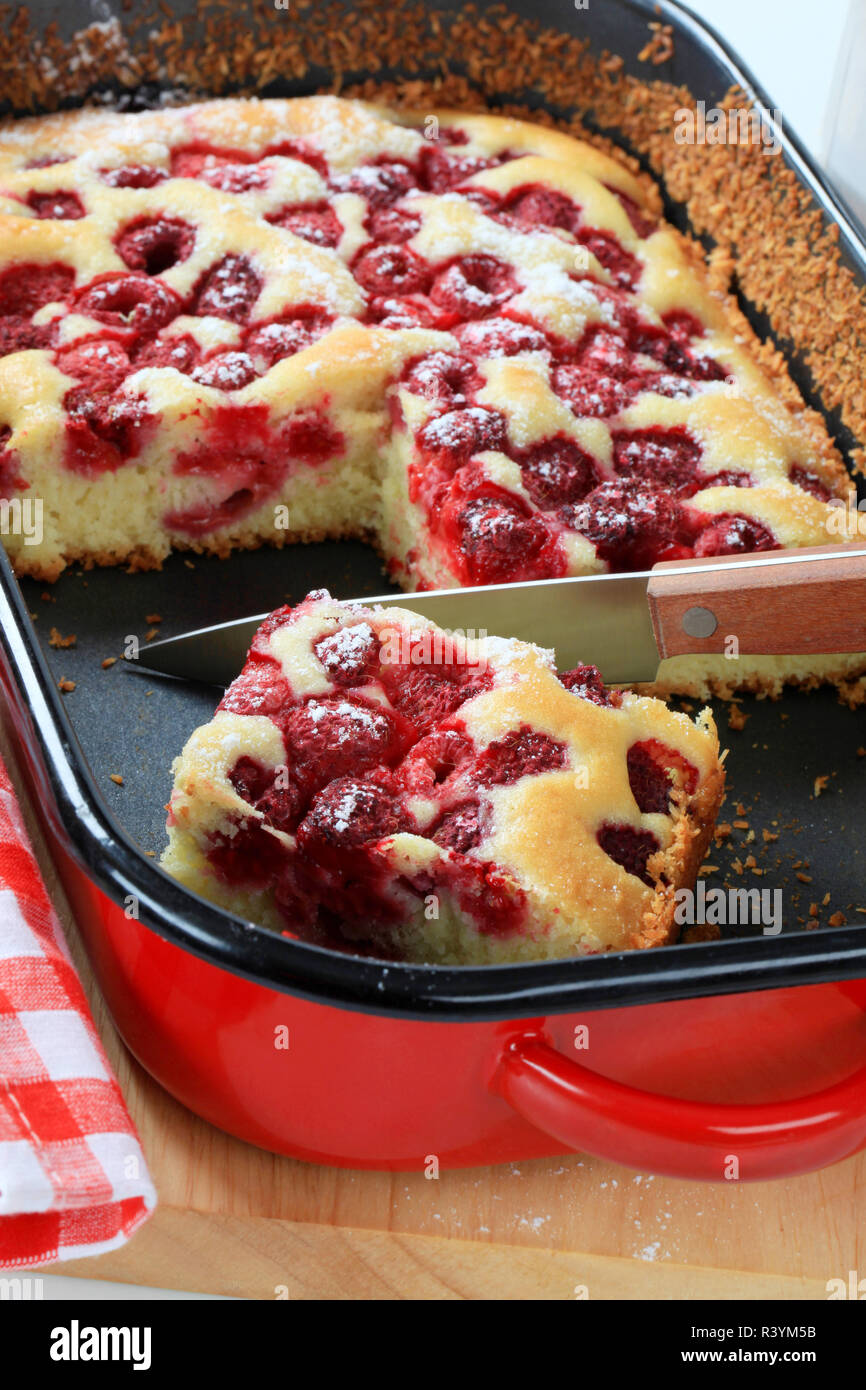 raspberry sponge cake Stock Photo - Alamy