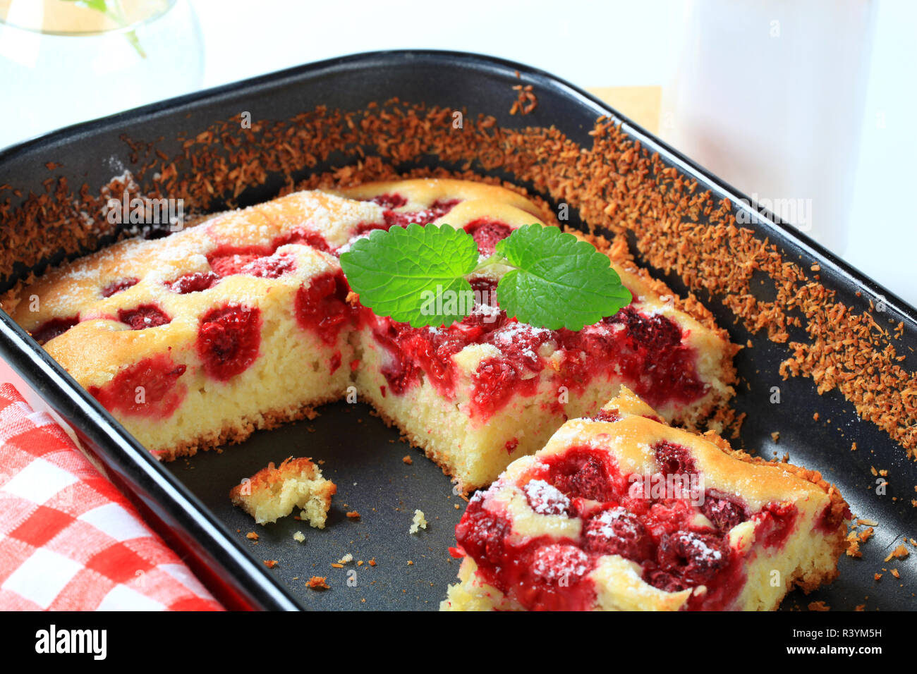 raspberry sponge cake Stock Photo - Alamy