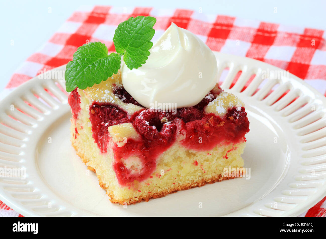 raspberry sponge cake Stock Photo - Alamy