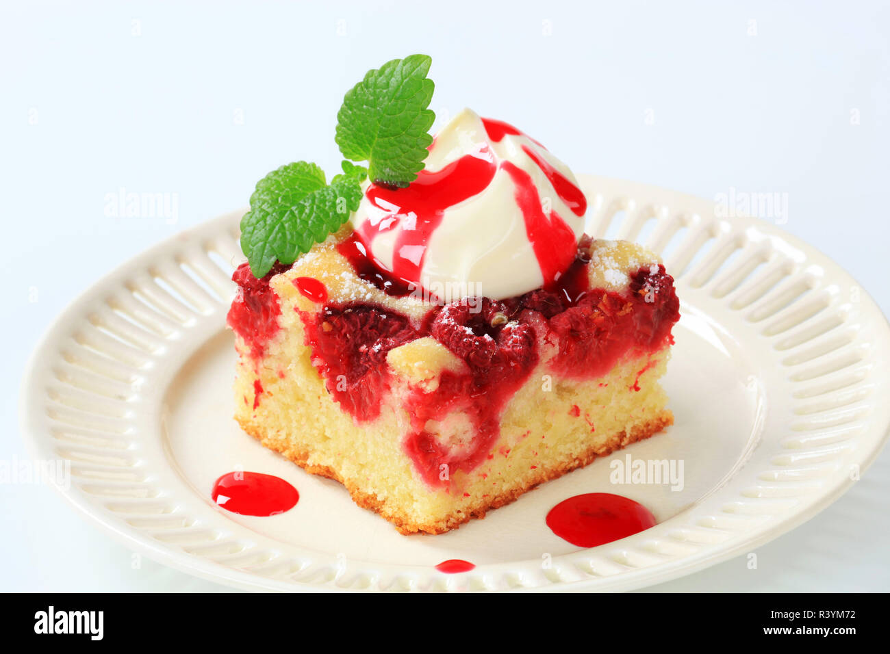 raspberry sponge cake Stock Photo - Alamy