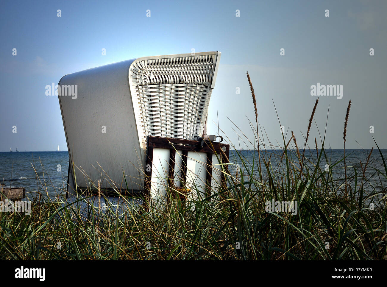 white beach chair Stock Photo - Alamy