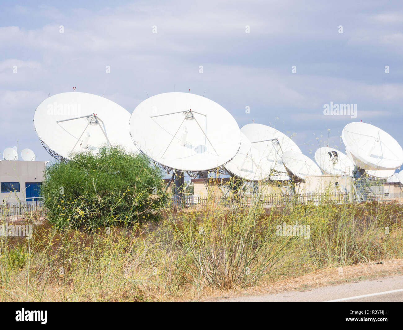Satellite downlink hi-res stock photography and images - Alamy