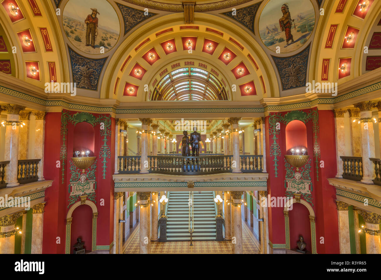 Statue of Mike and Maureen Mansfield in the State Capitol Building in ...