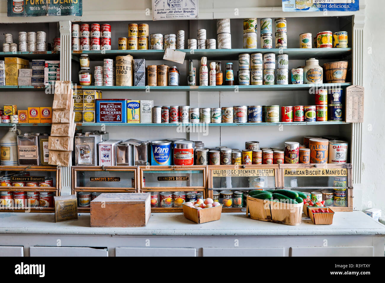 Provision store hi-res stock photography and images - Alamy