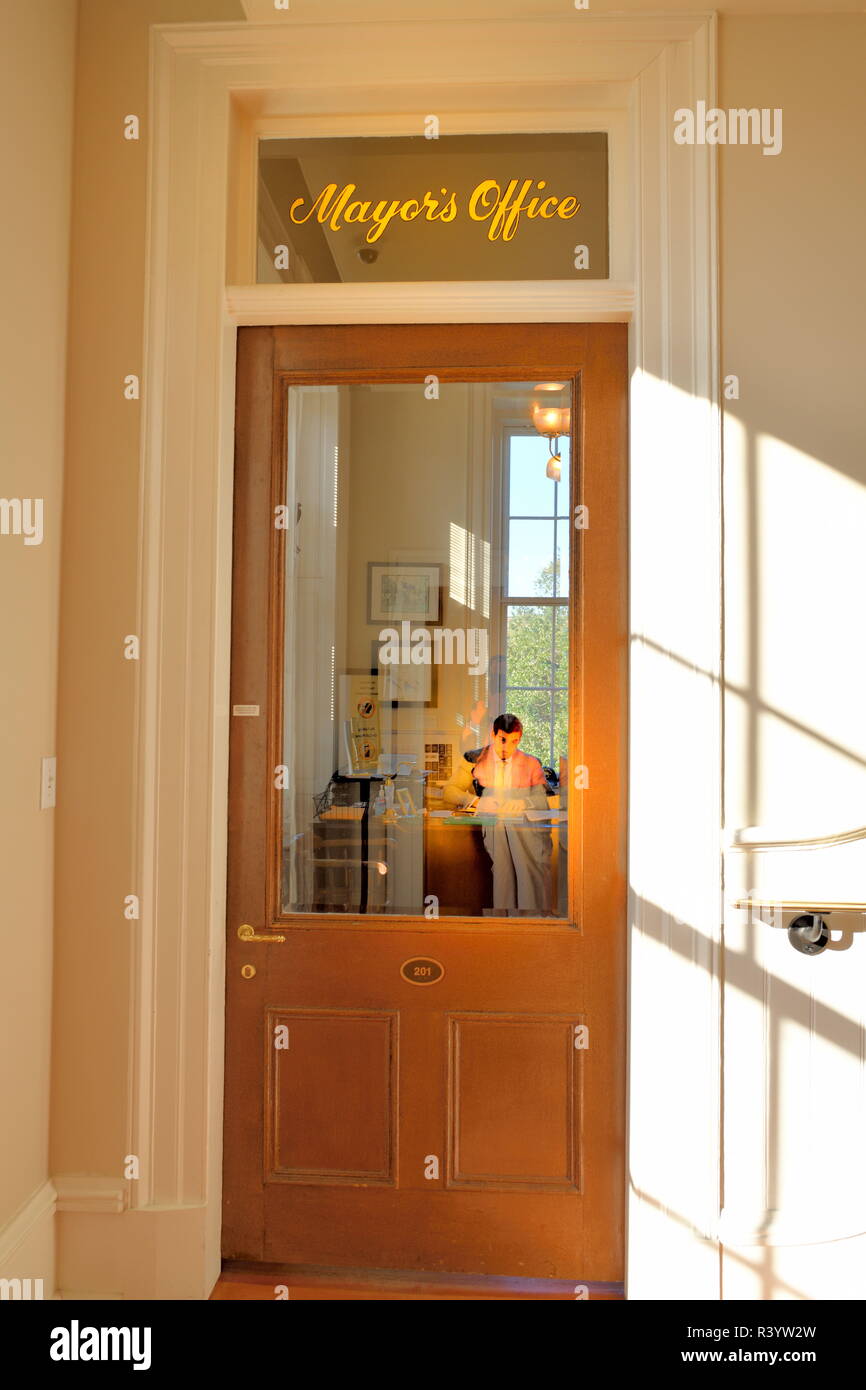 Foot in the door hi-res stock photography and images - Alamy