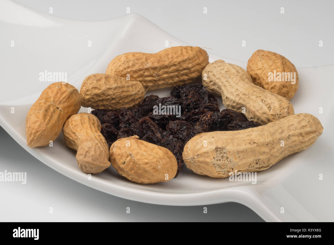 peanuts and raisins Stock Photo - Alamy