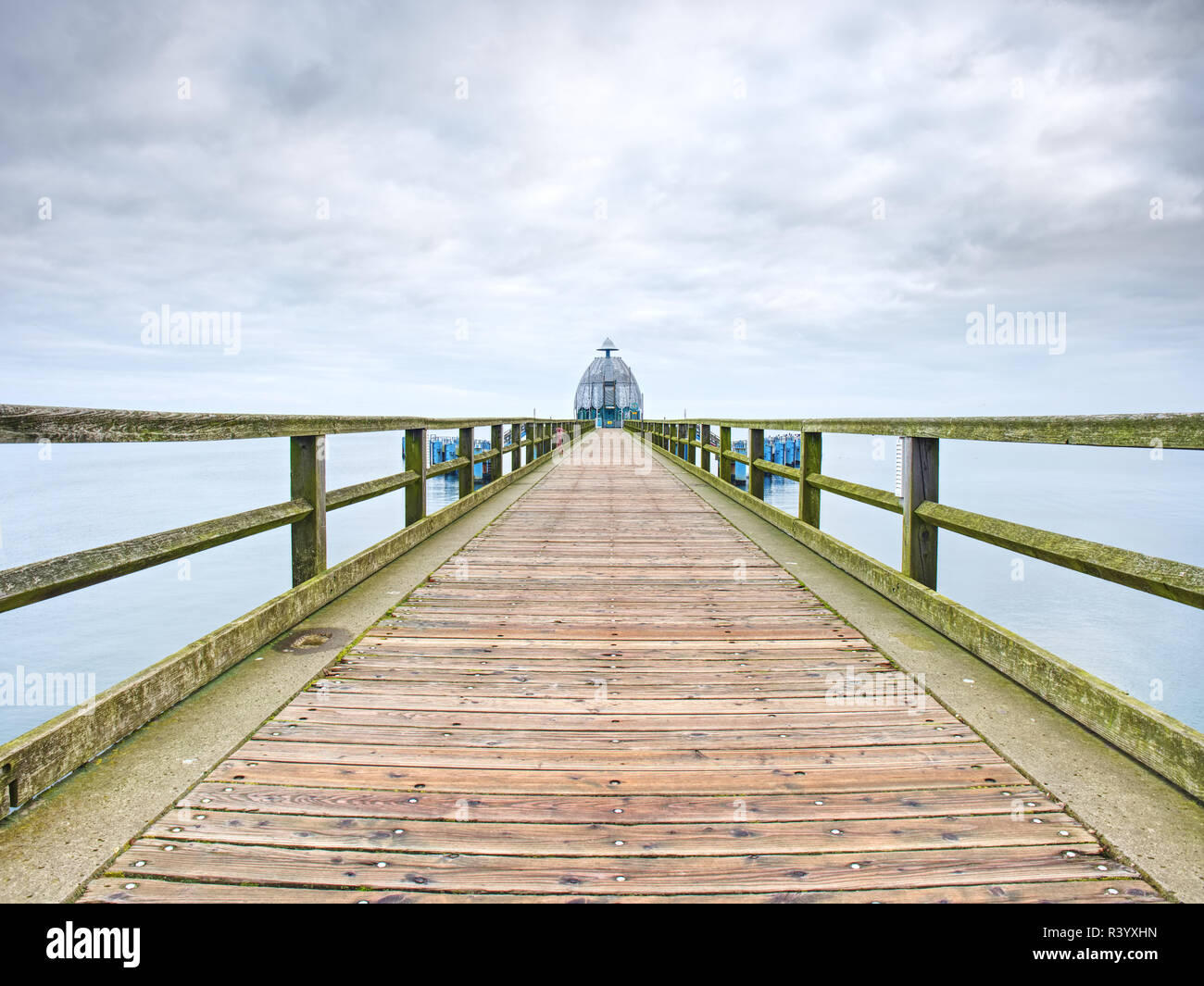 Perspective view of a wooden pier on moody ocean. Vintage wooden pier ...