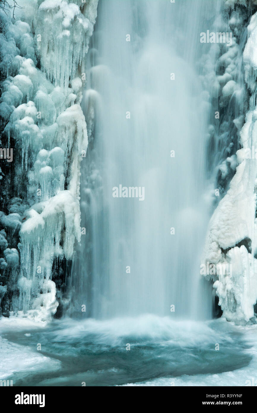 Lower Multnomah Falls, frozen, winter, Columbia Gorge, Oregon, USA ...