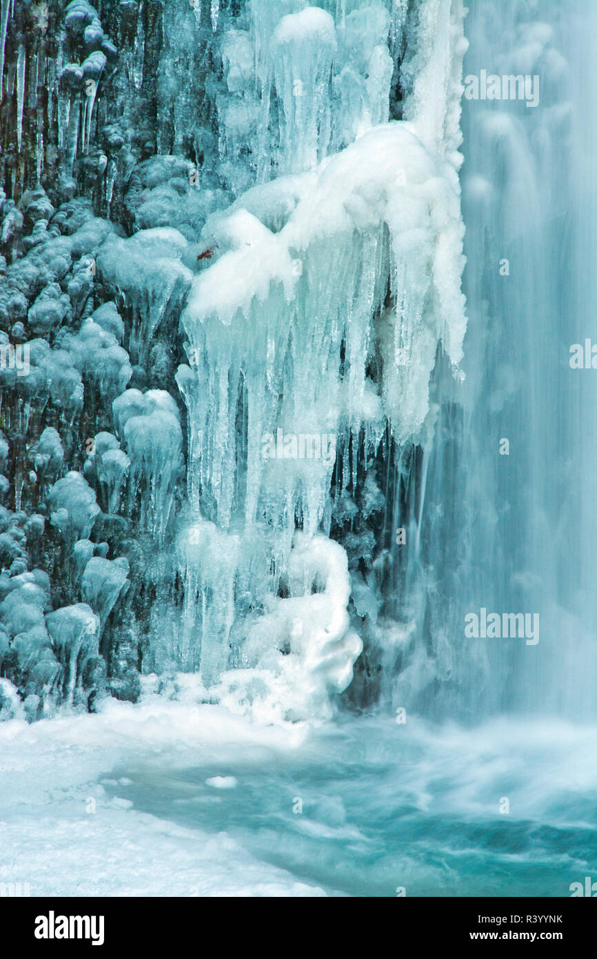 Lower Multnomah Falls, frozen, winter, Columbia Gorge, Oregon, USA ...