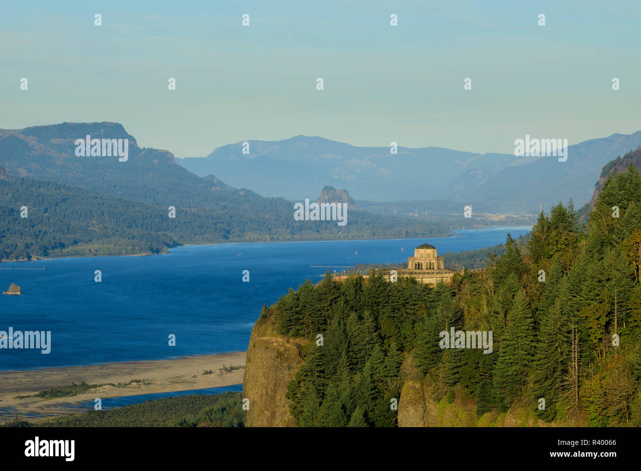 Vista House at Crown Point in the Columbia Gorge, Oregon Stock Photo ...