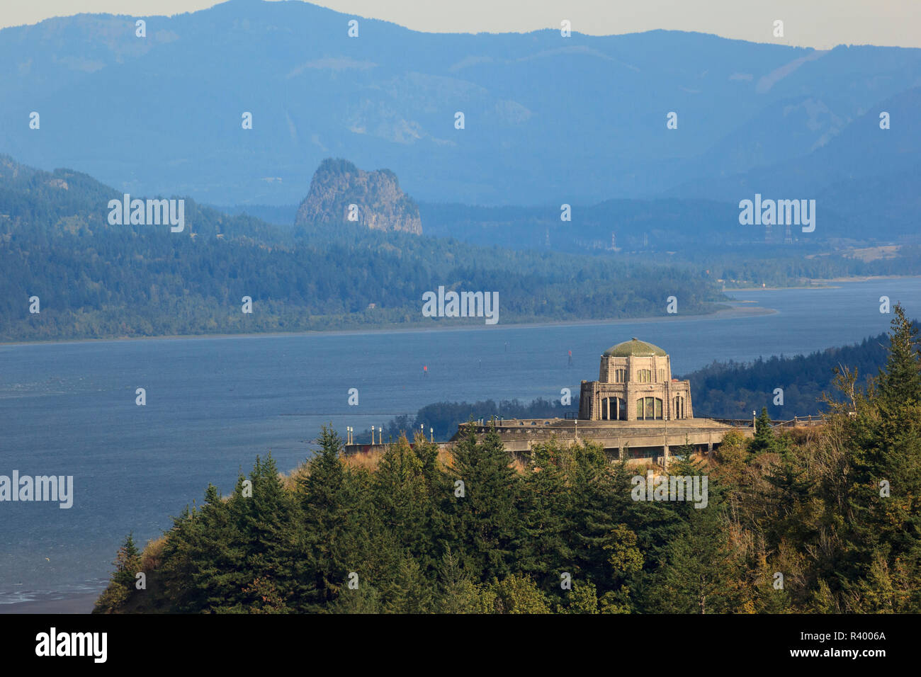 Vista House at Crown Point in the Columbia Gorge, Oregon Stock Photo ...