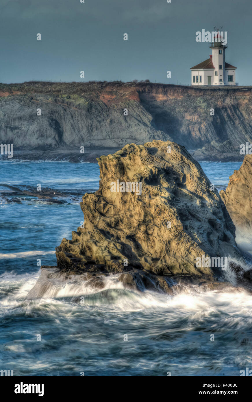 Winter Storm Watching, Cape Arago Lighthouse from Shore Acres State ...