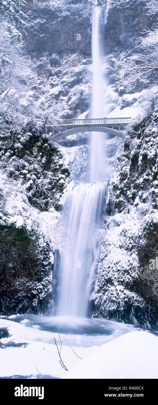 Winter Snow, Multnomah Falls, Columbia River Gorge, Oregon Stock Photo ...