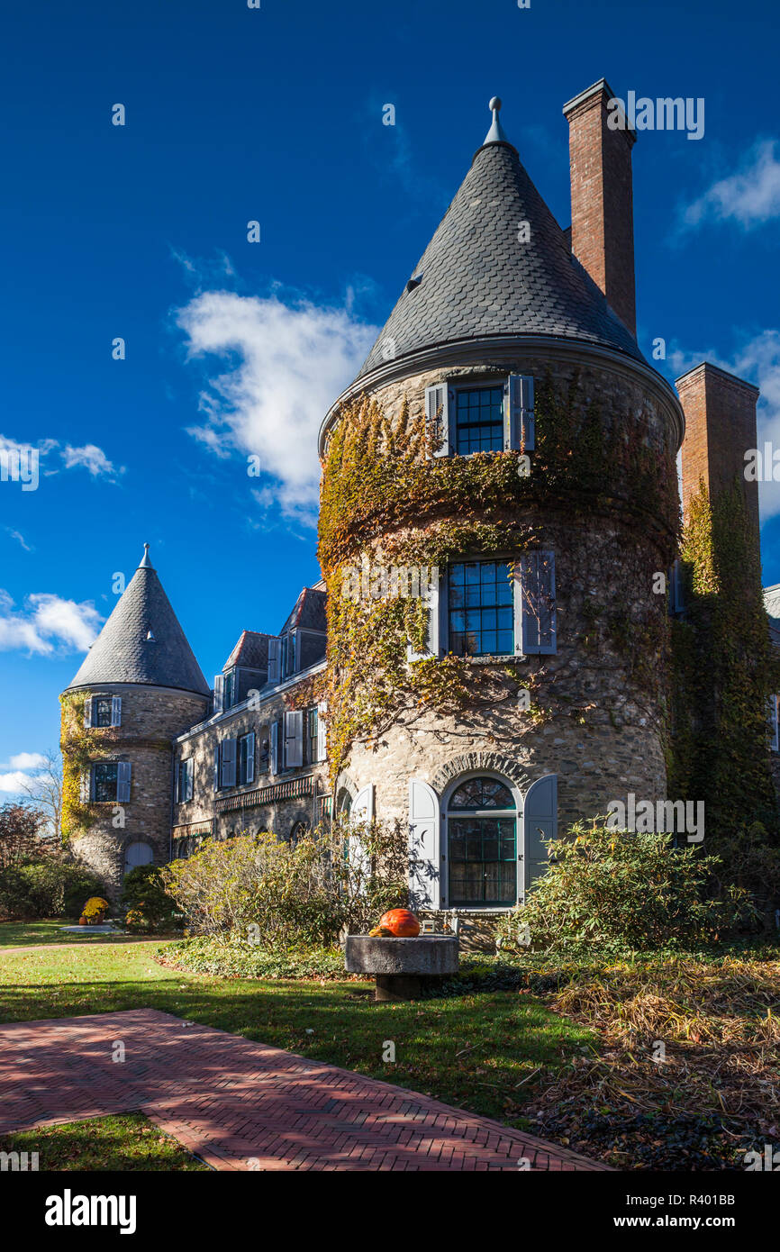 Grey towers home hi-res stock photography and images - Alamy