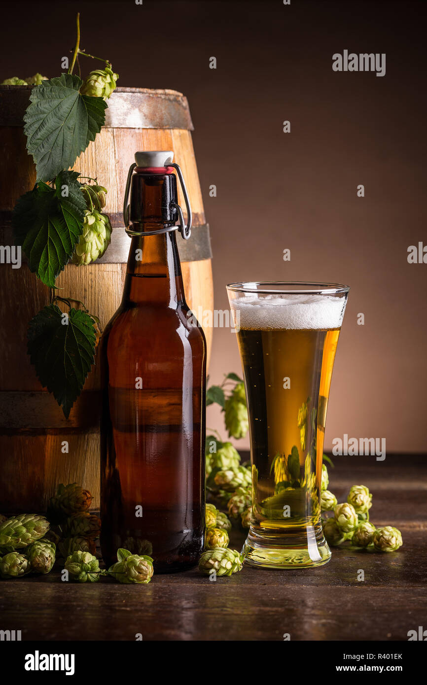 Wooden beer barrel froth hi-res stock photography and images - Alamy
