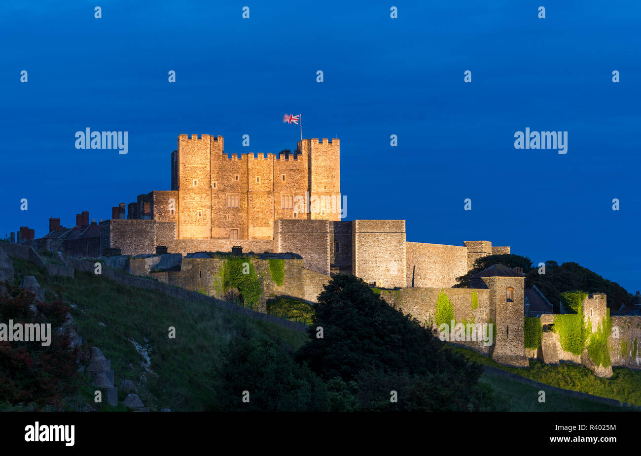Dover castle hi-res stock photography and images - Alamy