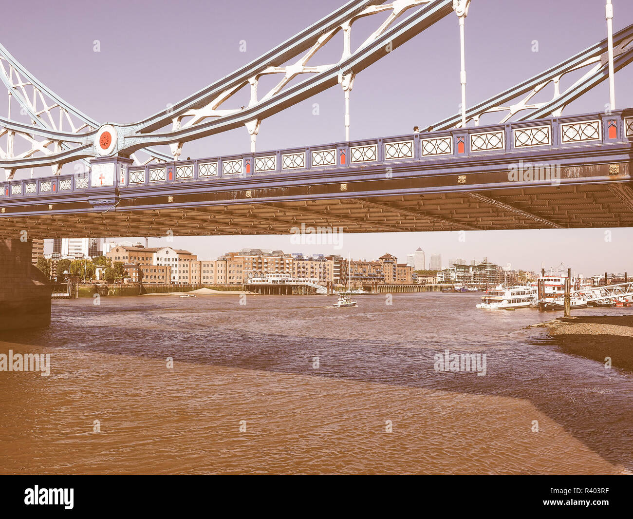 Retro looking tower london hi-res stock photography and images - Alamy
