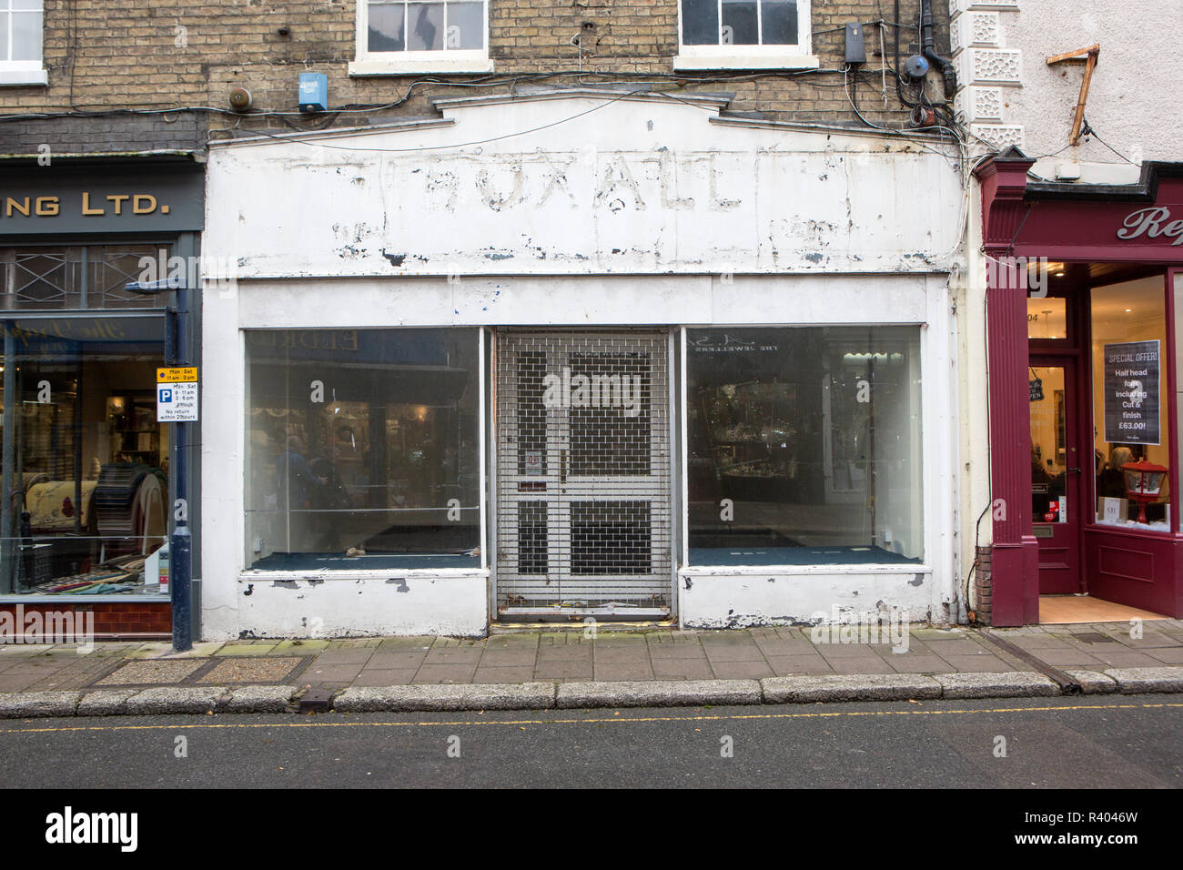 Derelict empty high street hi-res stock photography and images - Alamy