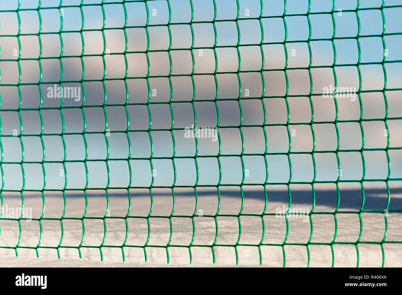 Metal mesh fence hi-res stock photography and images - Alamy