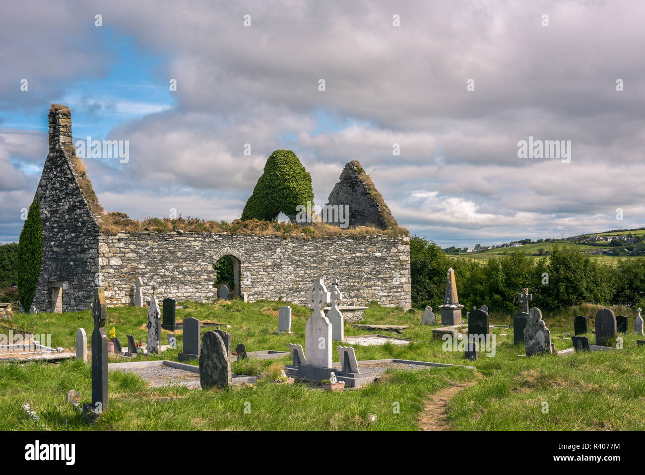 Old irish cemetery hi-res stock photography and images - Alamy