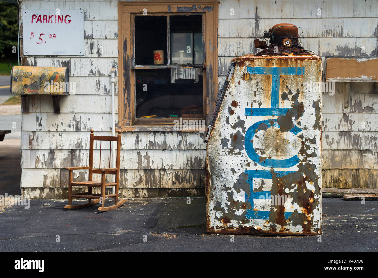 Old ice machine hi-res stock photography and images - Alamy