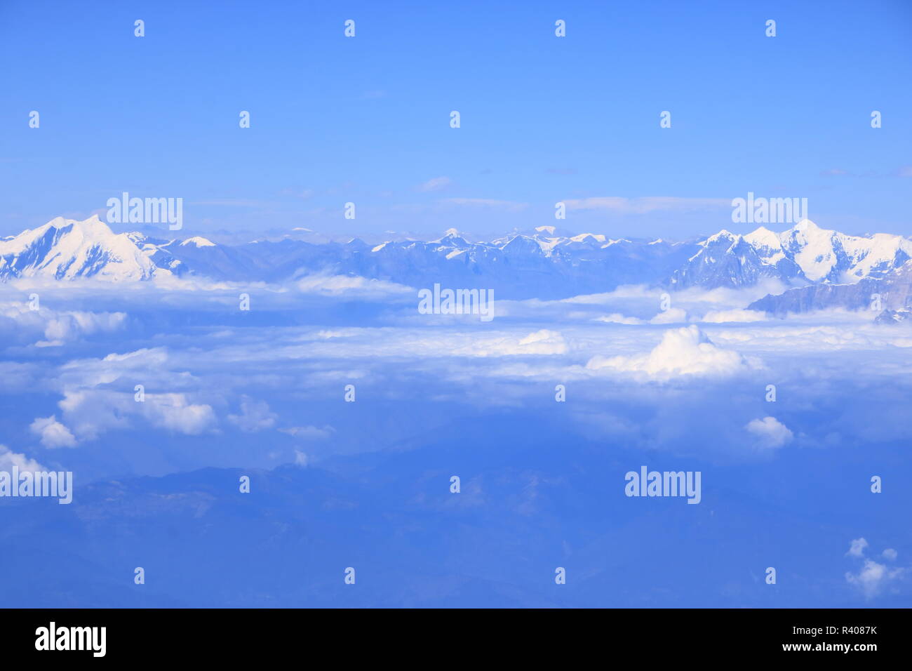 Himalayan range aerial everest hi-res stock photography and images - Alamy
