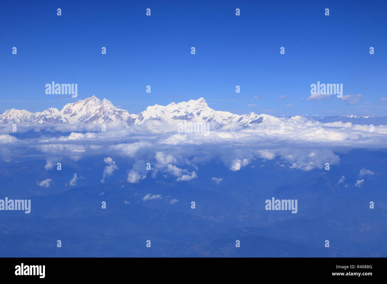 Himalayan range aerial everest hi-res stock photography and images - Alamy