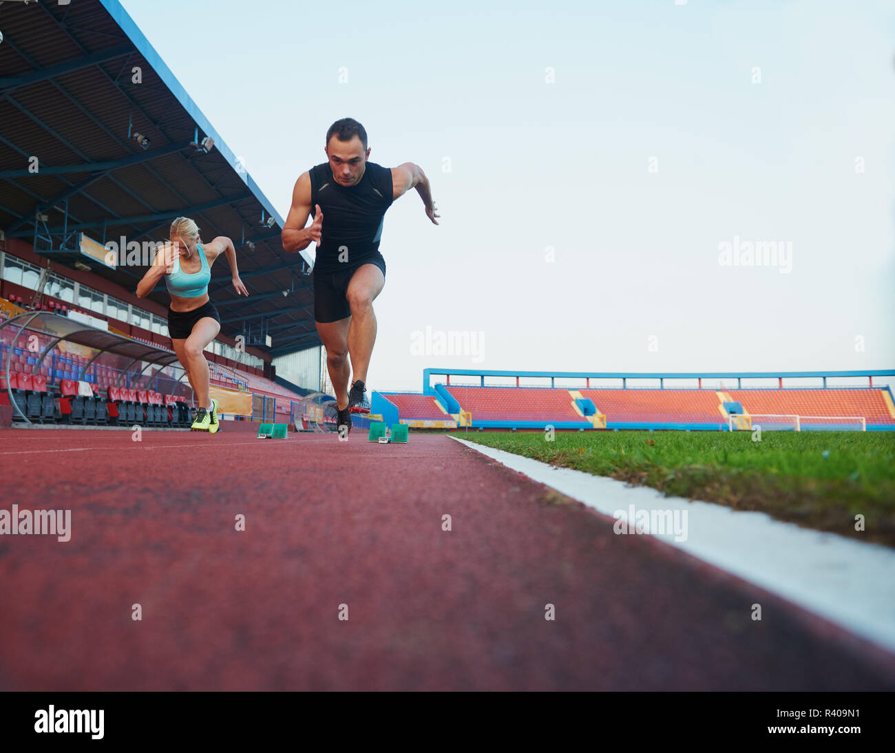 Athletic man start Stock Photo - Alamy