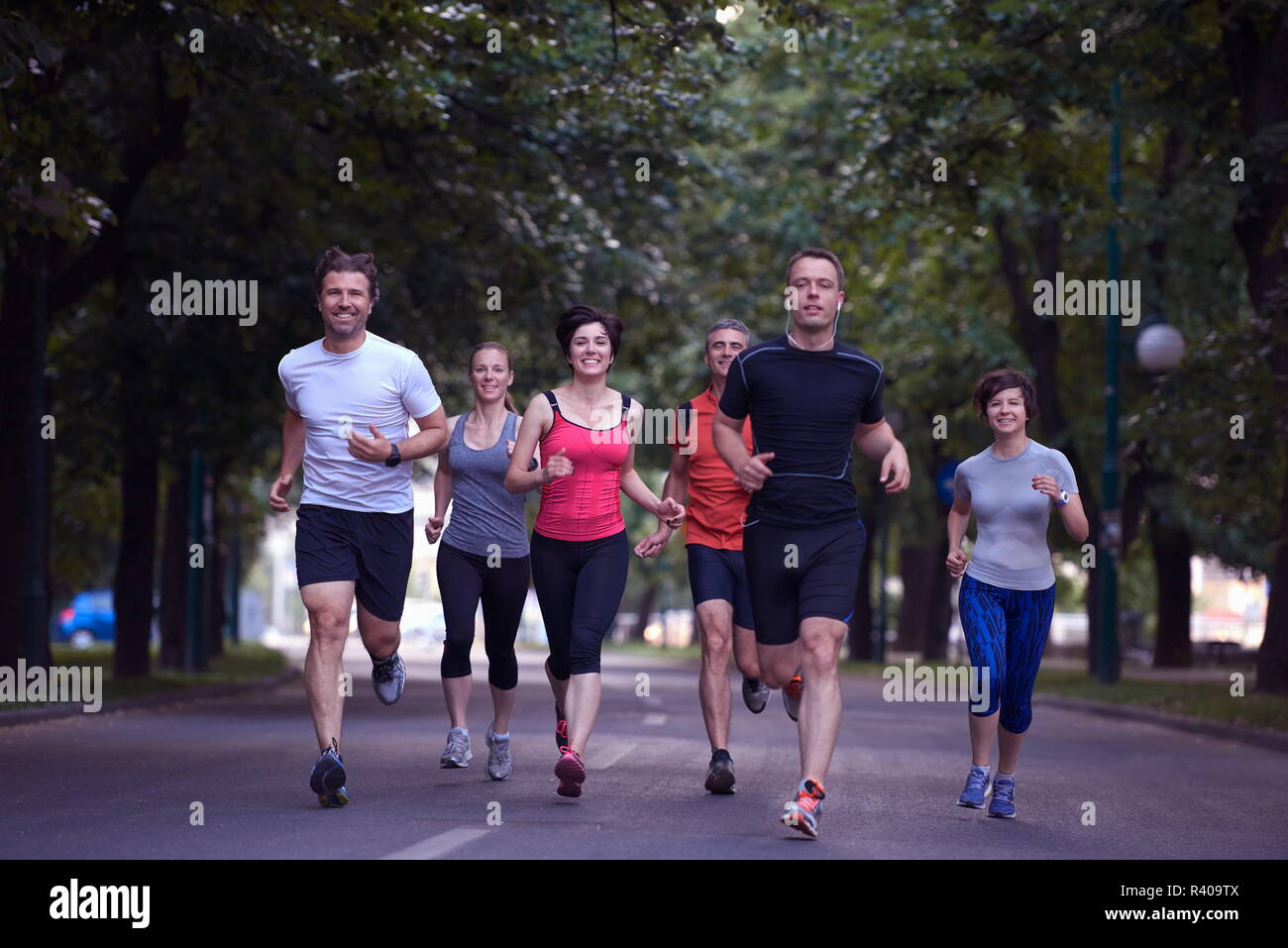 people group jogging Stock Photo - Alamy