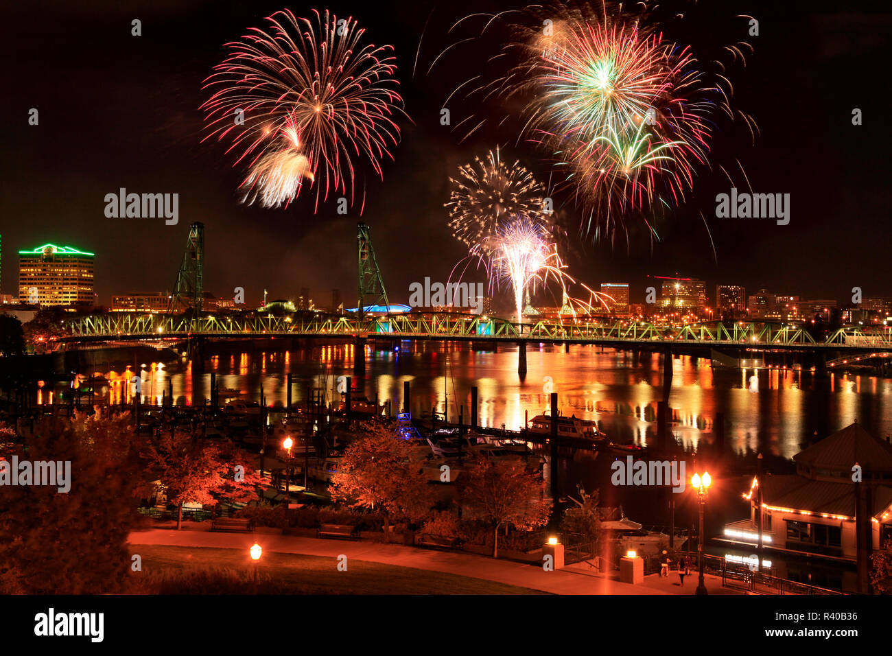 Usa oregon portland fireworks hi-res stock photography and images - Alamy