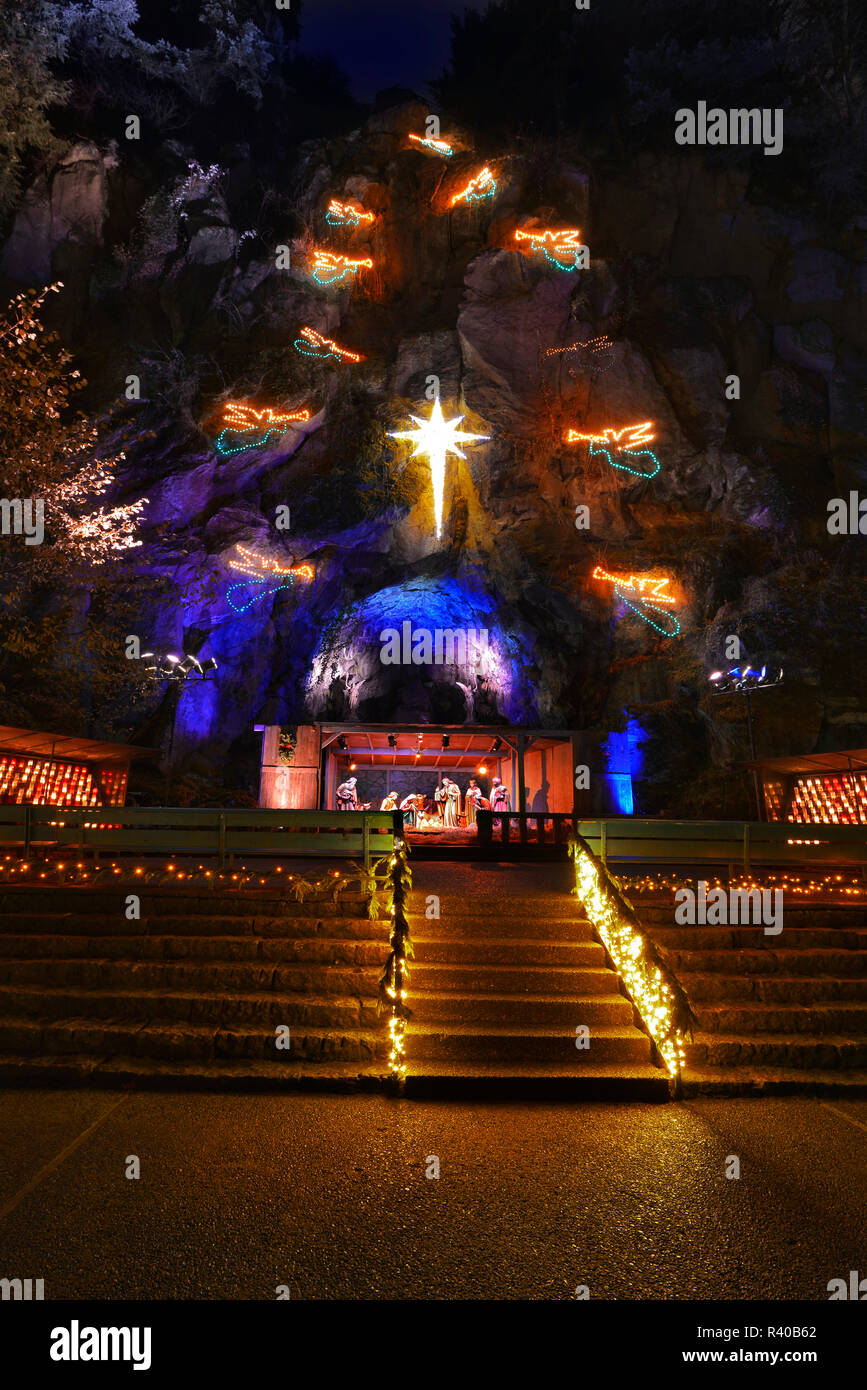 Nativity grotto hi-res stock photography and images - Alamy