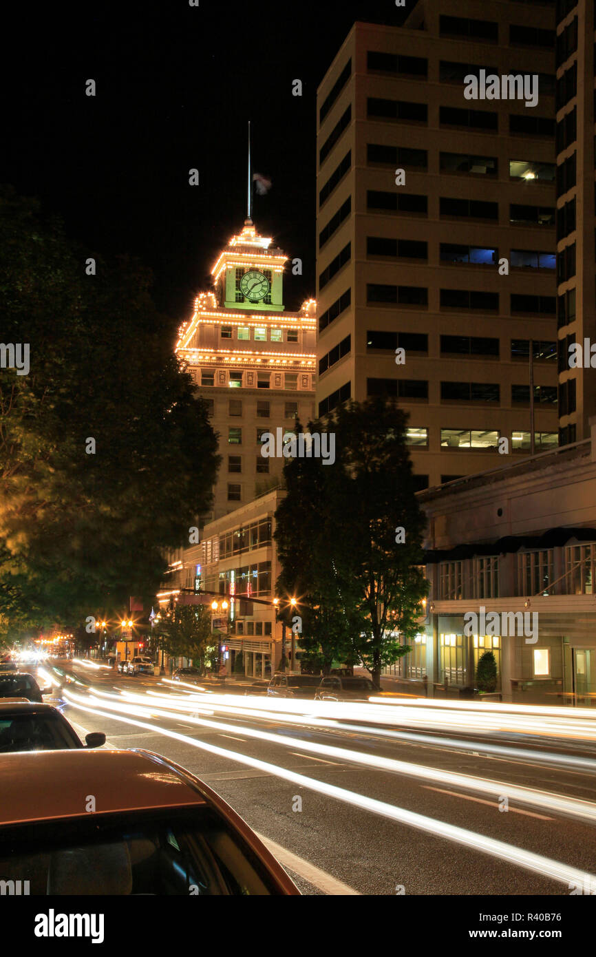 USA, Oregon, Portland. Jackson Tower and traffic streaks at night ...