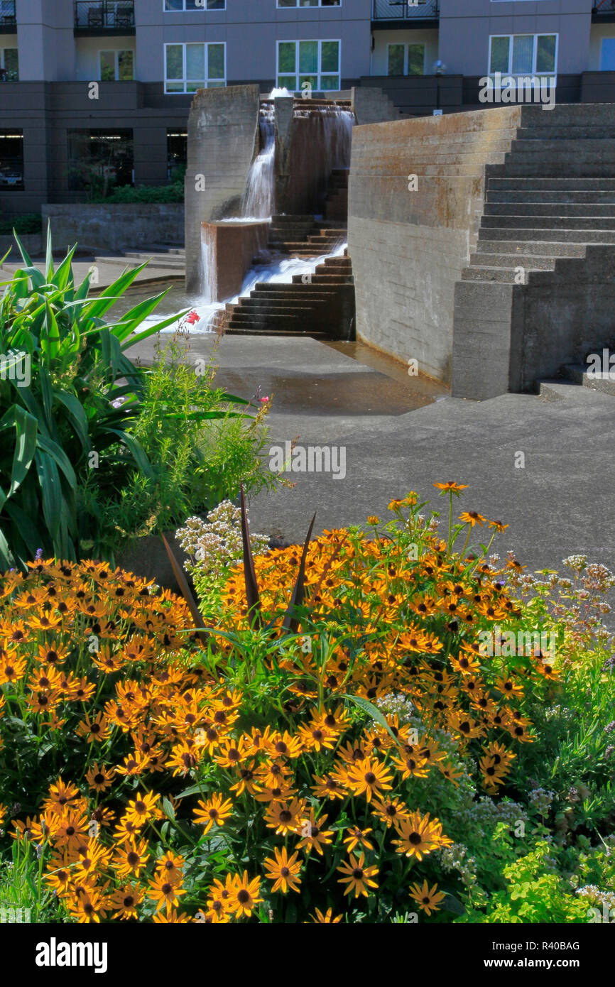 USA, Oregon, Portland. Lovejoy Fountain scenic. Credit as: Steve ...