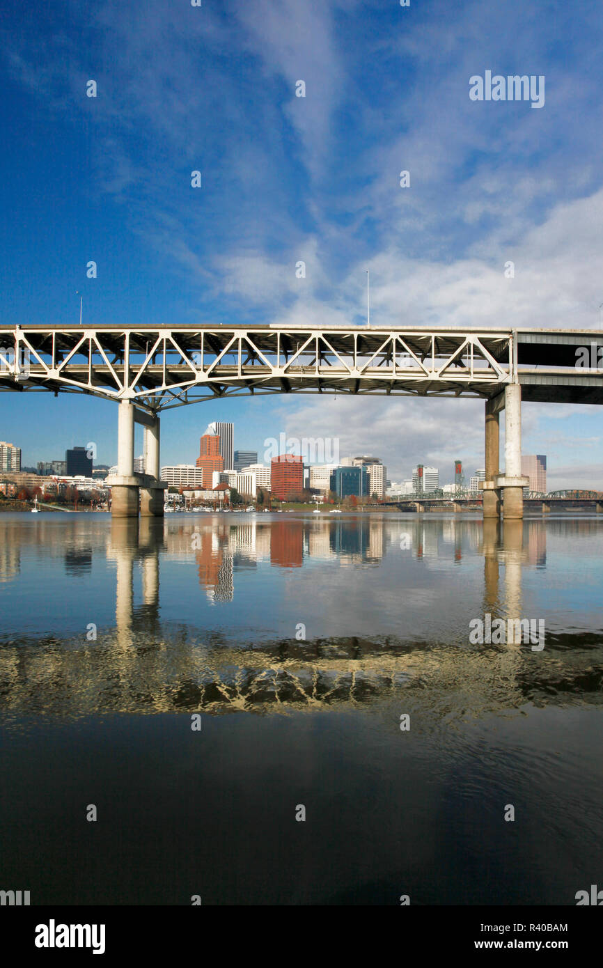 Marquam bridge hi-res stock photography and images - Alamy