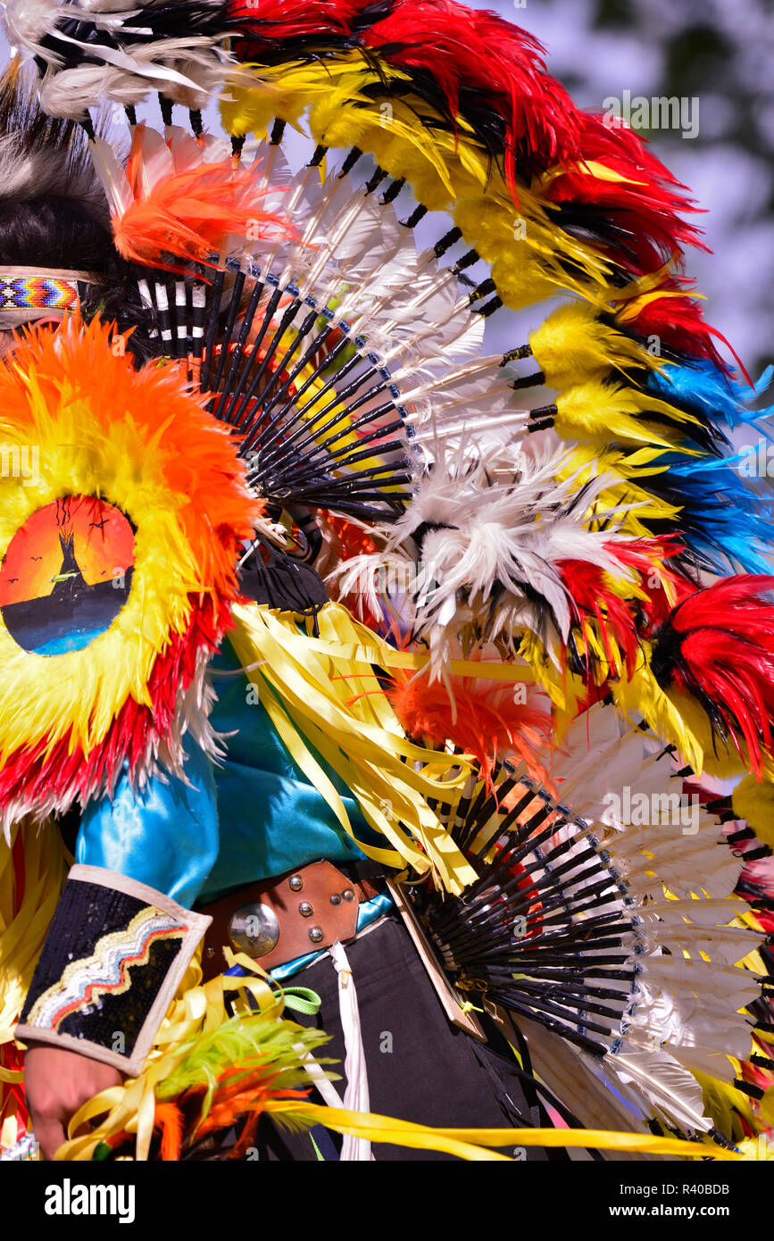 Native american costume hi-res stock photography and images - Alamy