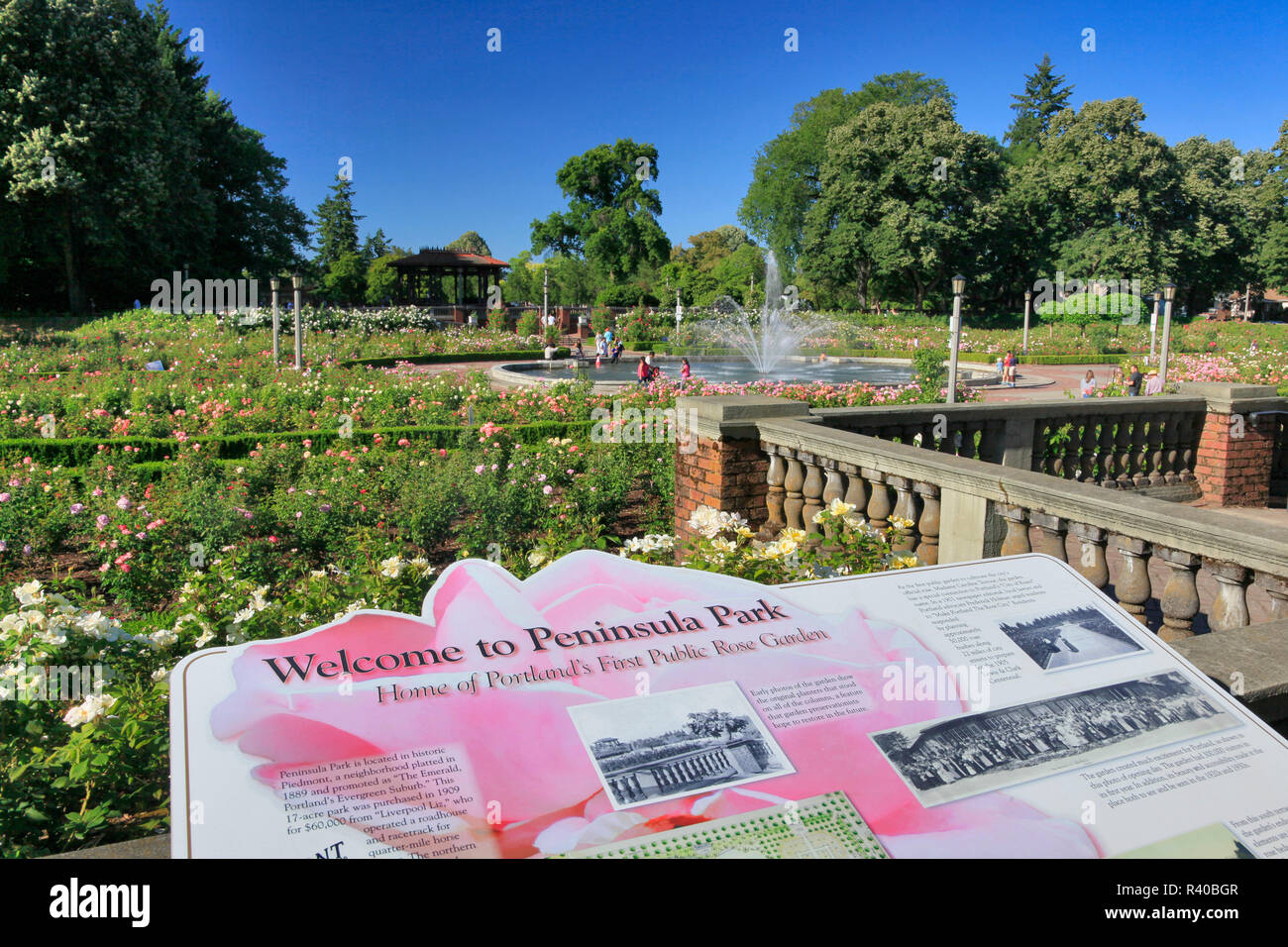 USA, Oregon, Portland. Fountain and sign in Peninsula Park. Credit as ...