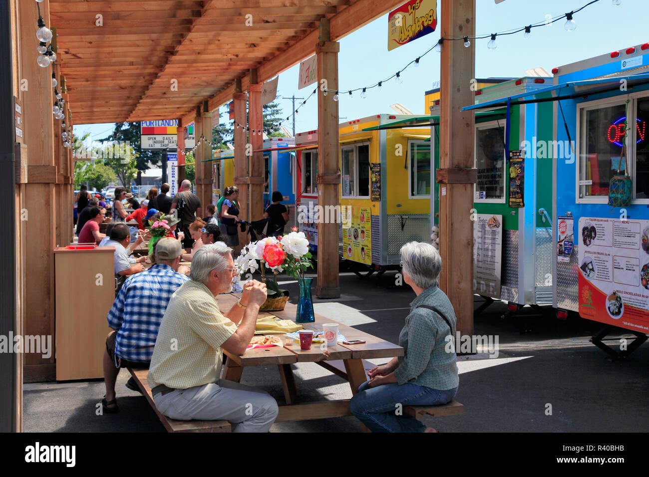 Portland oregon food cart hi-res stock photography and images - Alamy