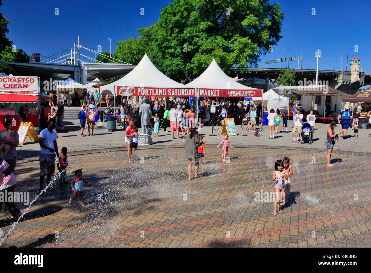Portland oregon waterfront park hi-res stock photography and images - Alamy