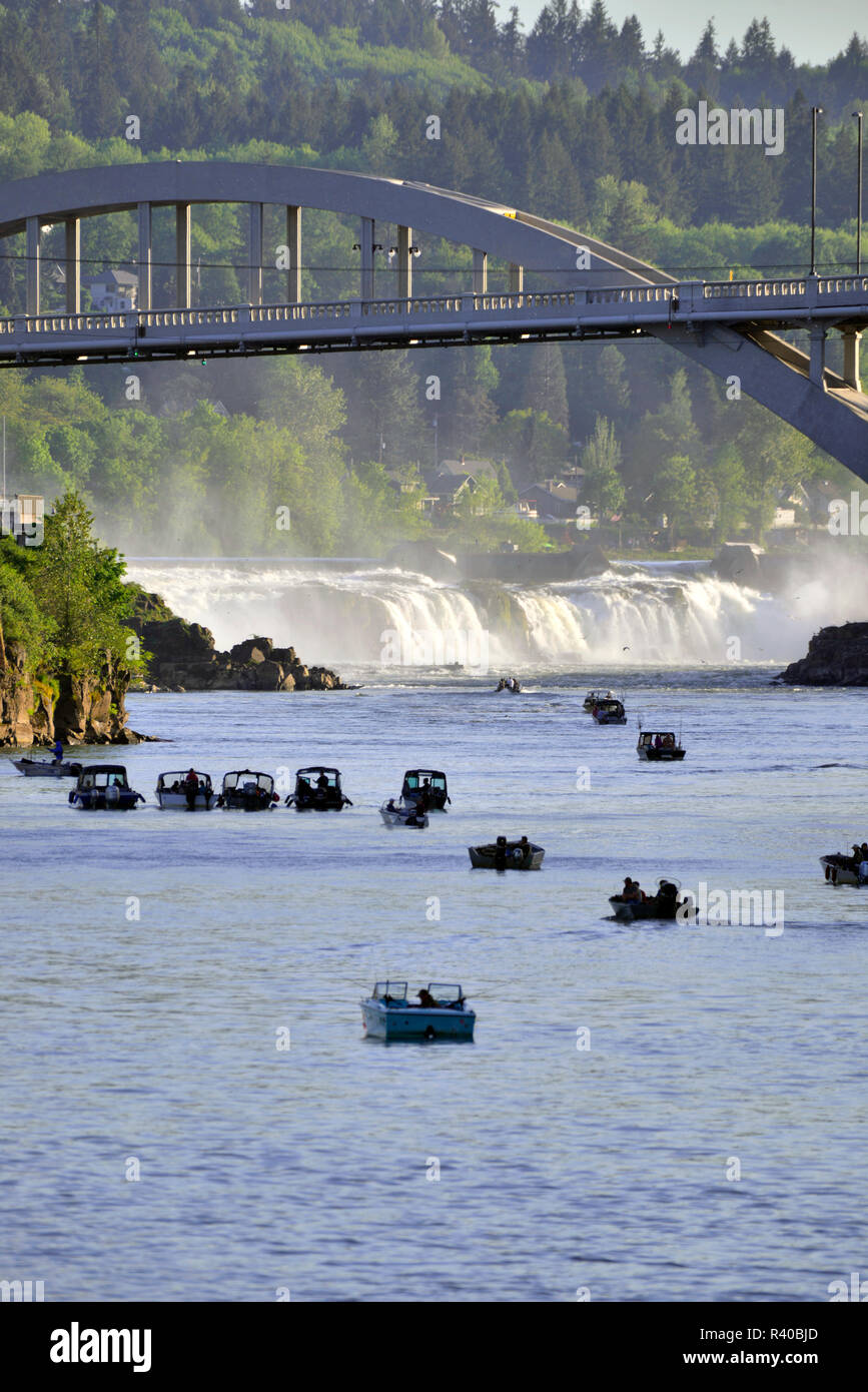 Fall river oregon fishing hi-res stock photography and images - Alamy